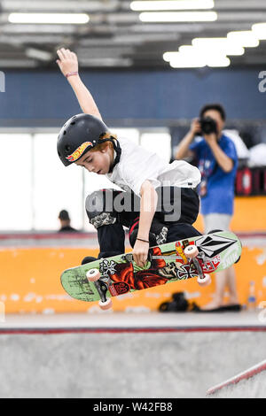 Gavin Bottger competes in the men's park final at the DEW Tour ...