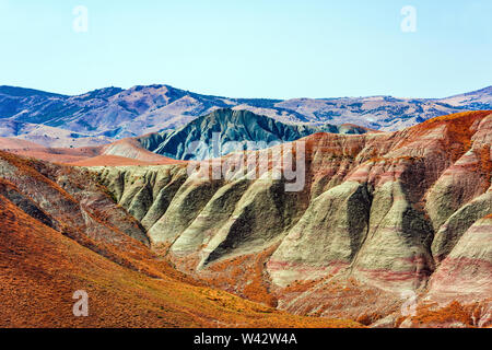 Amazing beautiful slopes of red mountains Stock Photo - Alamy