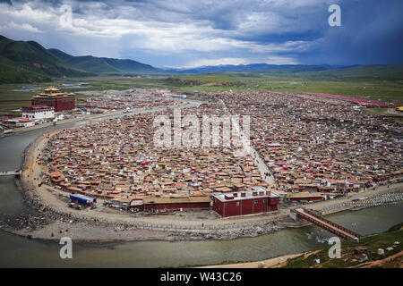 Shacks of monk at Yarchen Gar Monastery in Garze Tibetan, Sichuan ...