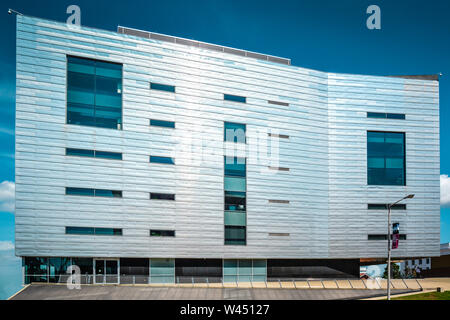 The Impressive Maya Lin design, the Modern Civil Rights Memorial Center ...