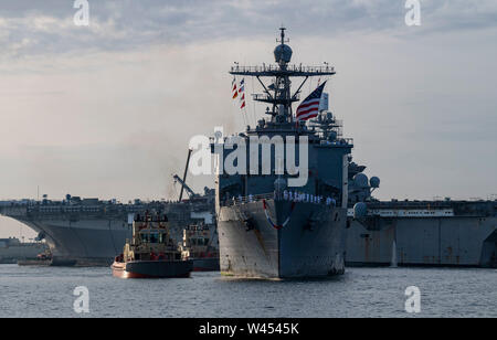 NAVAL STATION MAYPORT, Fla. (July 29, 2022) The rifle detail renders a ...