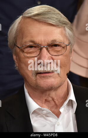 Cologne, Germany. 19th July, 2019. Cabaret artist Henning Venske guest ...