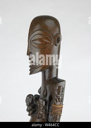 Cook Islands carved wood figure Stock Photo - Alamy