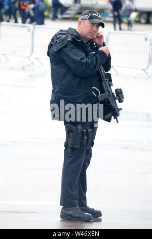 An Authorised Firearms Officer or AFO of the British police holding a ...