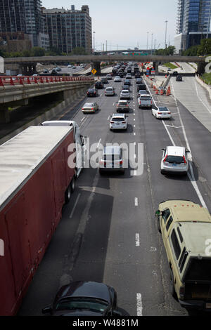 traffic heading north into chicago on i-90 and i-94 the dan ryan ...