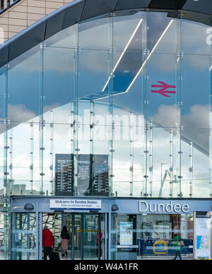 Dundee Railway Station modern entrance Stock Photo - Alamy