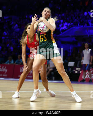 South Africa's Lenize Potgieter in action during the Netball World Cup ...