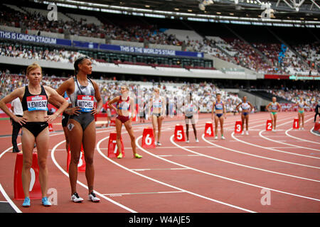 Morgan Mitchell running the 800m at the 2019 World Athletics ...