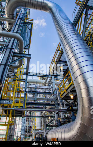 Pipe racks in a refinery Stock Photo - Alamy