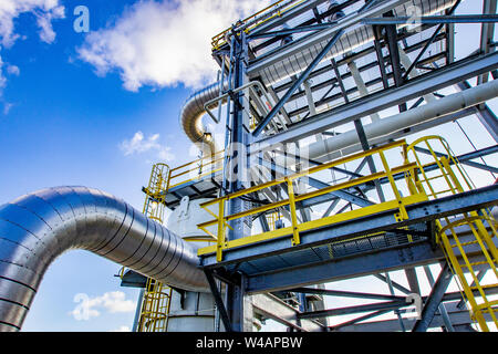 Pipe racks in a refinery Stock Photo - Alamy