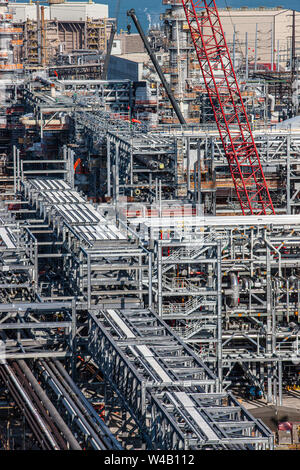 Pipe racks in a refinery Stock Photo - Alamy