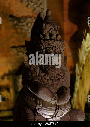 Balinese Bedogal, the demonic statues that act as guardians to puru ...