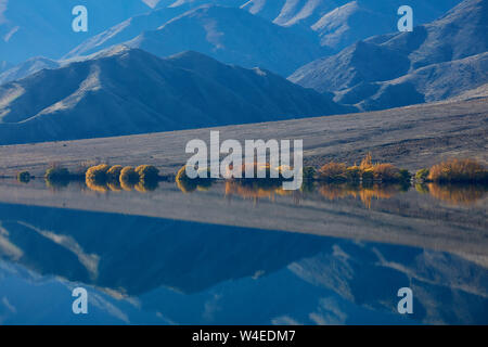 Benmore Range reflected in Lake Benmore, Waitaki Valley, North Otago ...