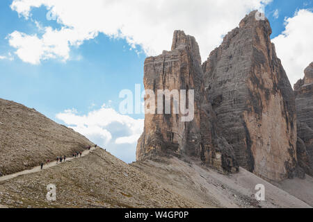 Mountain path Tre Cime National Park on sunny autumn day, Dolomites ...