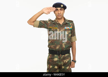 Indian army soldier saluting Stock Photo - Alamy