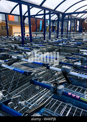 Shopping carts, Castorama, Bron, France Stock Photo - Alamy