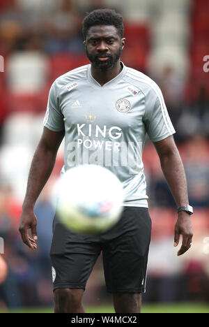First team coach Kolo Toure (right) talks to Leicester City's Sidnei ...
