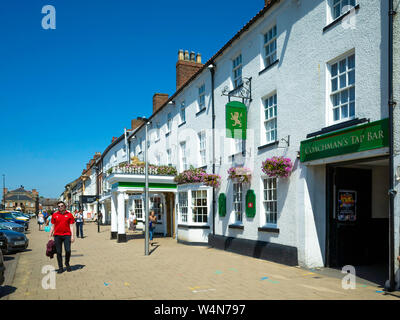 The Golden Lion Hotel, Northallerton, North Yourkshire Stock Photo - Alamy