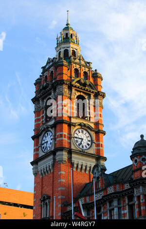 Pietermaritzburg City Hall in South Africa : the largest red brick ...