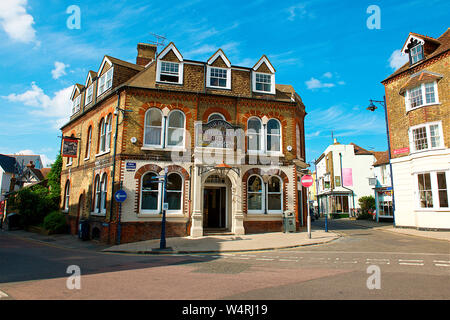 Old fashioned English pub, building dates back to the 16th century ...