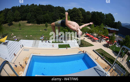 Freiburg, Germany. 25th July, 2019. A man jumps off the 7.5-meter tower ...