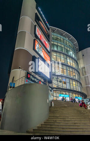 Exterior side View of a Multistory shopping Mall Stock Photo - Alamy