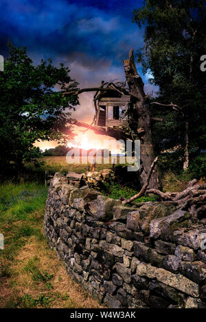 The Old Rickety Treehouse Stock Photo - Alamy