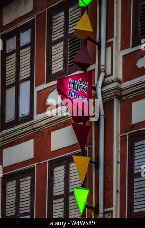Chinatown Food Street, famous Hawker Centre on Smith Street, Singapore ...