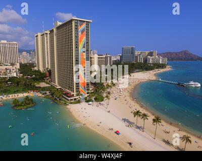 Aerial view of the Duke Kahanamoku Lagoon and the Hilton Hawaiian ...