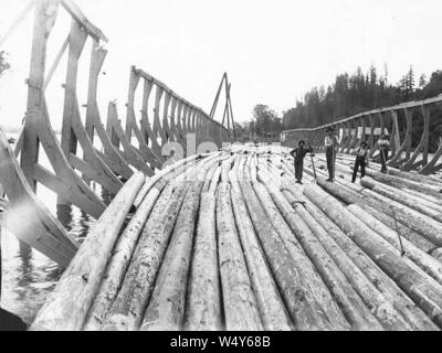 Benson log raft - Columbia River, USA Stock Photo - Alamy