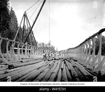 Crew arranging logs inside cradle, Columbia River near Stella ...