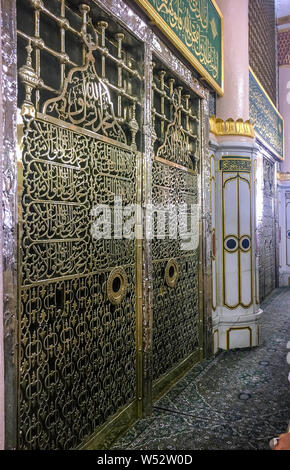 MEDINA, SAUDI ARABIA - JUNE 24, 2019: The tomb of the Islamic prophet ...