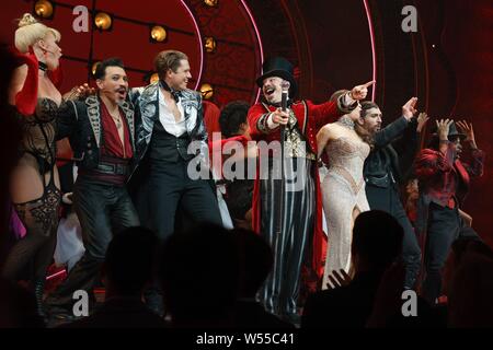 Robyn Hurder, Ricky Rojas on stage for Moulin Rouge Curtain Call, Al ...