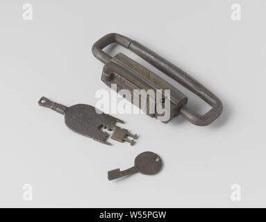 Opened lock and key Stock Photo - Alamy