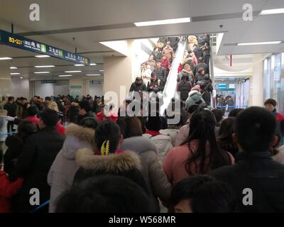 Patients crowd the First Affiliated Hospital of Zhengzhou University in ...