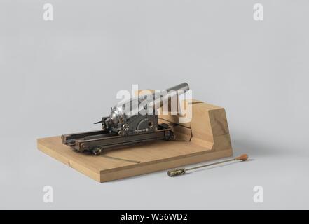 Model of an 18-cm Gun on a Pivot and Slide, anonymous, anonymous, c ...
