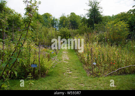 Recreation of a mid 17th Century Yeoman farmers garden, Sussex, England ...
