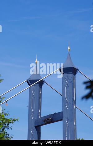 Cricklepit Suspension Bridge over the River Exe at Exeter Quay. Devon ...