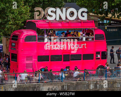 Snog frozen yogurt bus on the Southbank, London, UK Stock Photo - Alamy