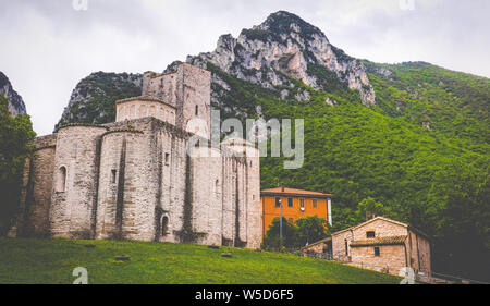 Mountain abbey of San Vittore in Marche region - Italy Stock Photo - Alamy