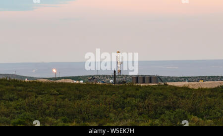 American Shale Gas - Drilling Rig Stock Photo - Alamy