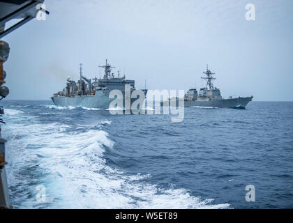 USS Mason (DDG 87) Replenishment-at-Sea with USNS Laramie 160815 Stock ...