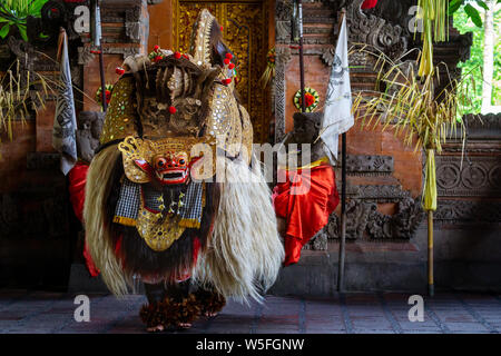 Barong, king of the good spirits, Balinese mythology, temple entrance ...