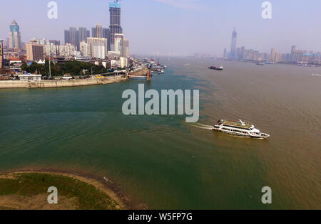 The sandy Yangtze River meets the clean Hanjiang River at the Dragon ...