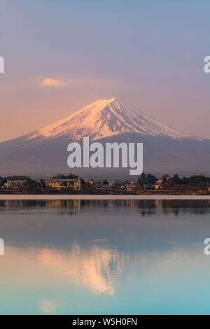 The sunrise over Mount Fuji Stock Photo - Alamy
