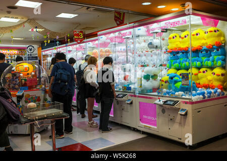 Game arcade, Shinjuku, Tokyo, Japan, Asia Stock Photo - Alamy