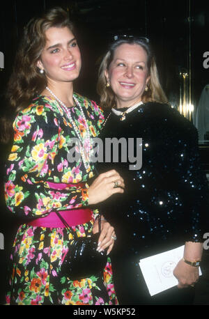 Teri Shields Brooke Shields 1980s Photo By John Barrett/PHOTOlink Stock ...