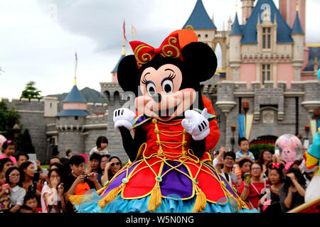 Minnie Mouse in Disneyland, Hong Kong, China, Asia Stock Photo ...