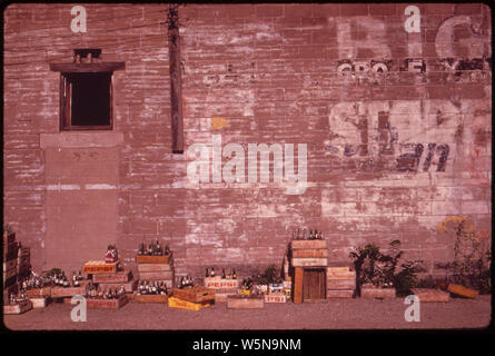 GENERAL STORE WALL IN BROWNING Stock Photo - Alamy