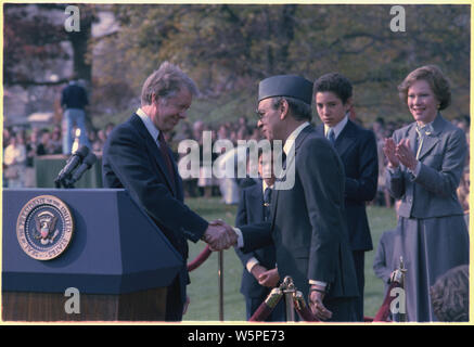 Jimmy Carter and King Hassan II review troops during arrival ceremony ...